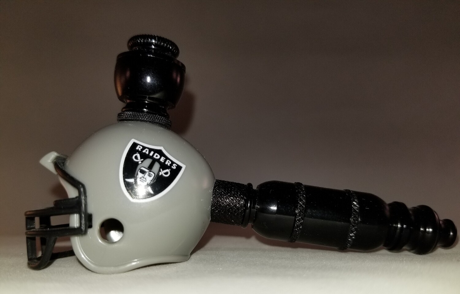 LAS VEGAS RAIDERS "BAD ASS" NFL FOOTBALL HELMET SMOKING PIPE Small Straight