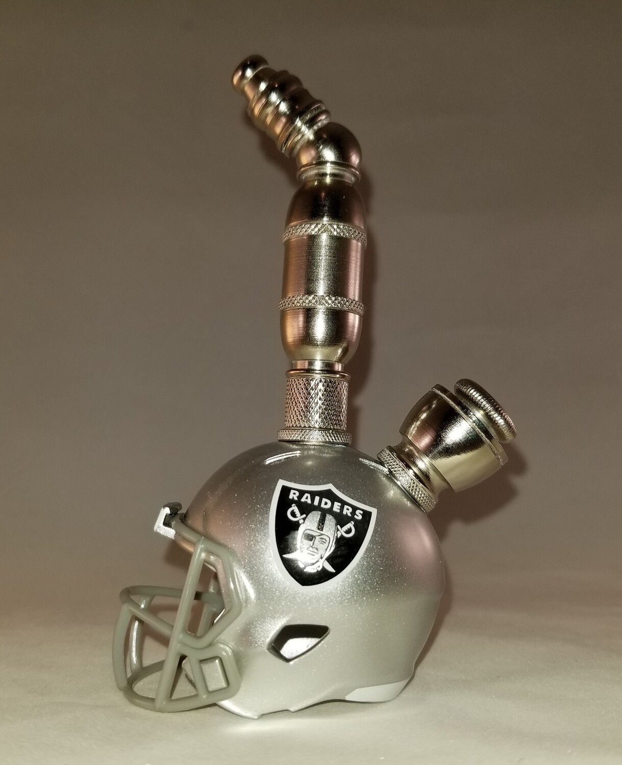 Oakland Raiders NFL Helmet Pipe Upright Design