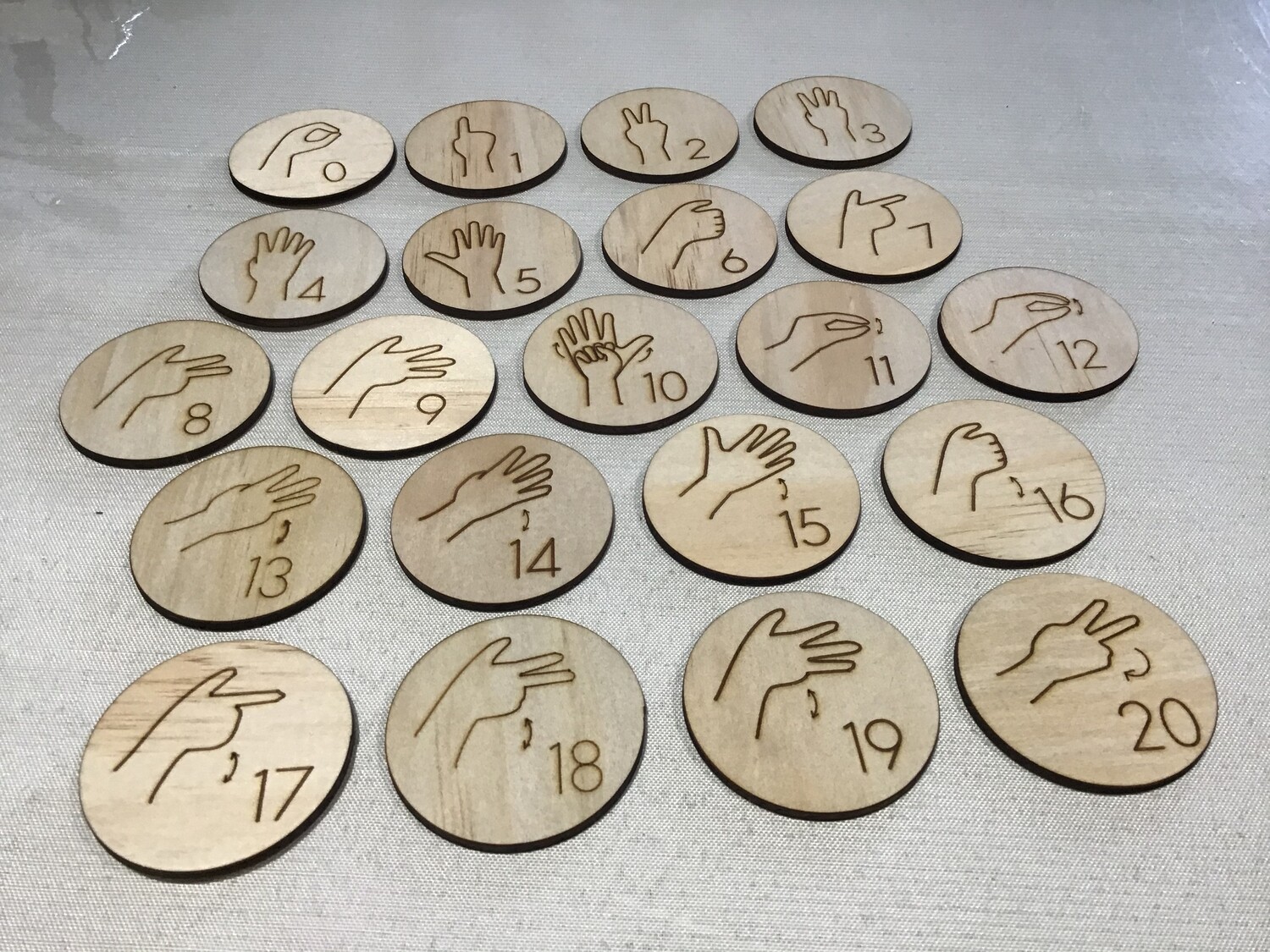 Auslan Wooden Number Discs