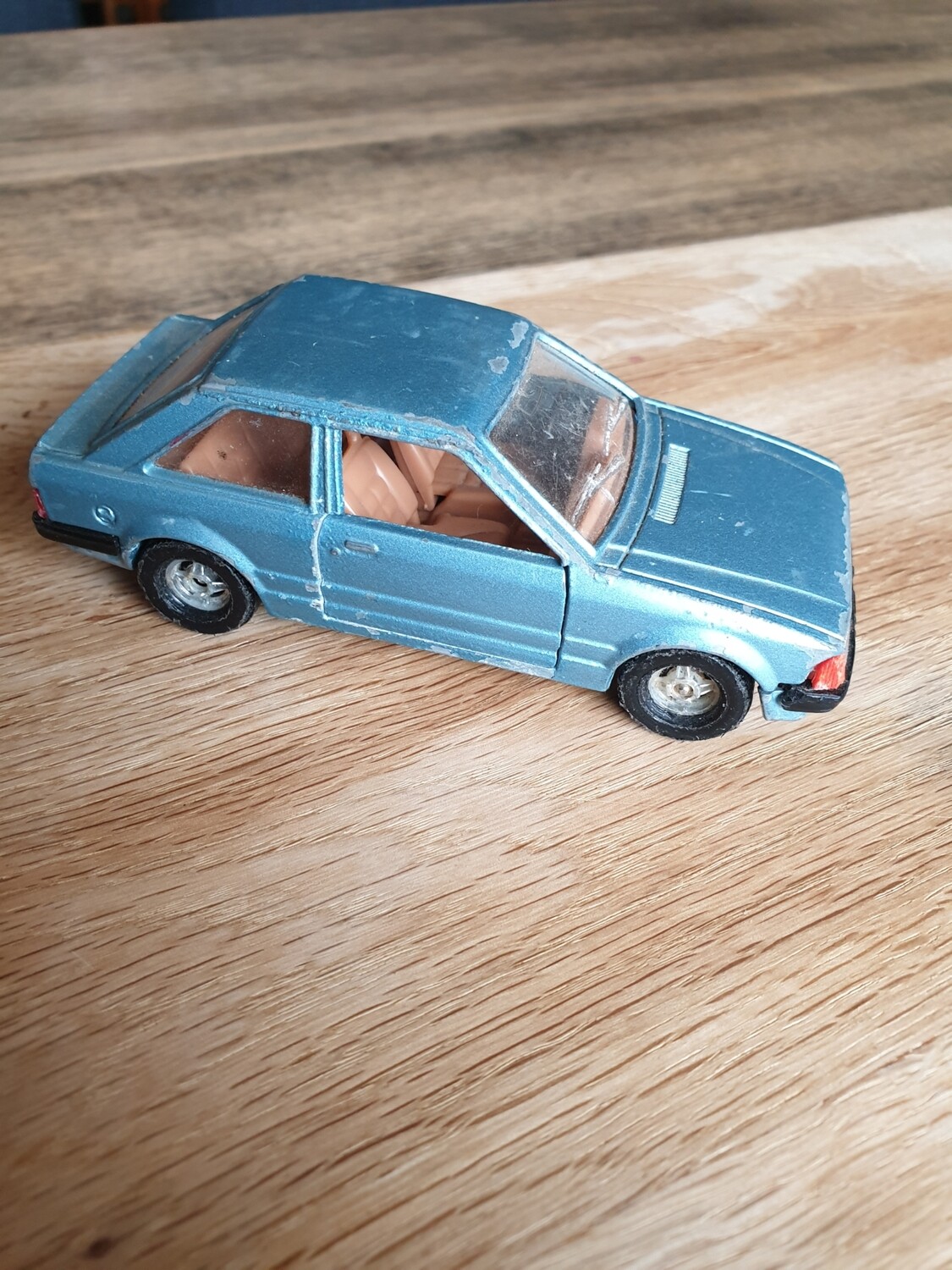 CORGI FORD ESCORT 1.3 GL DIE CAST CAR - Store - The Funky Pickers Shed ...