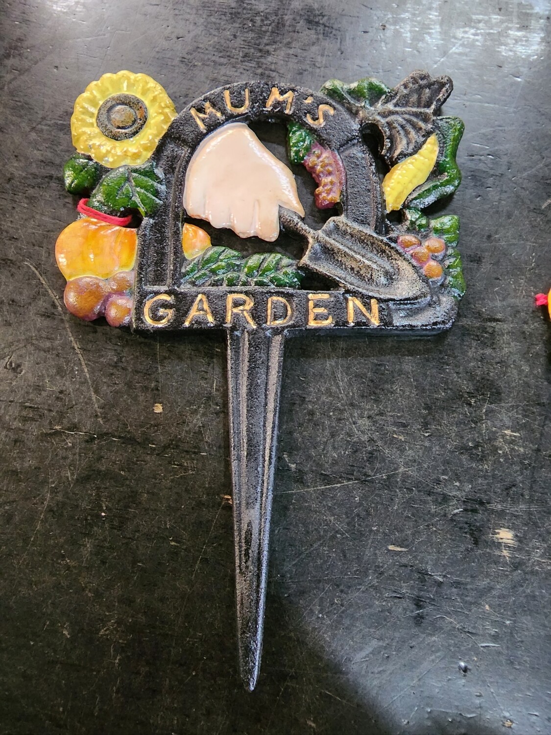 MUMS GARDEN CAST IRON STAKE SIGN - Store - The Funky Pickers Shed Vinyl ...
