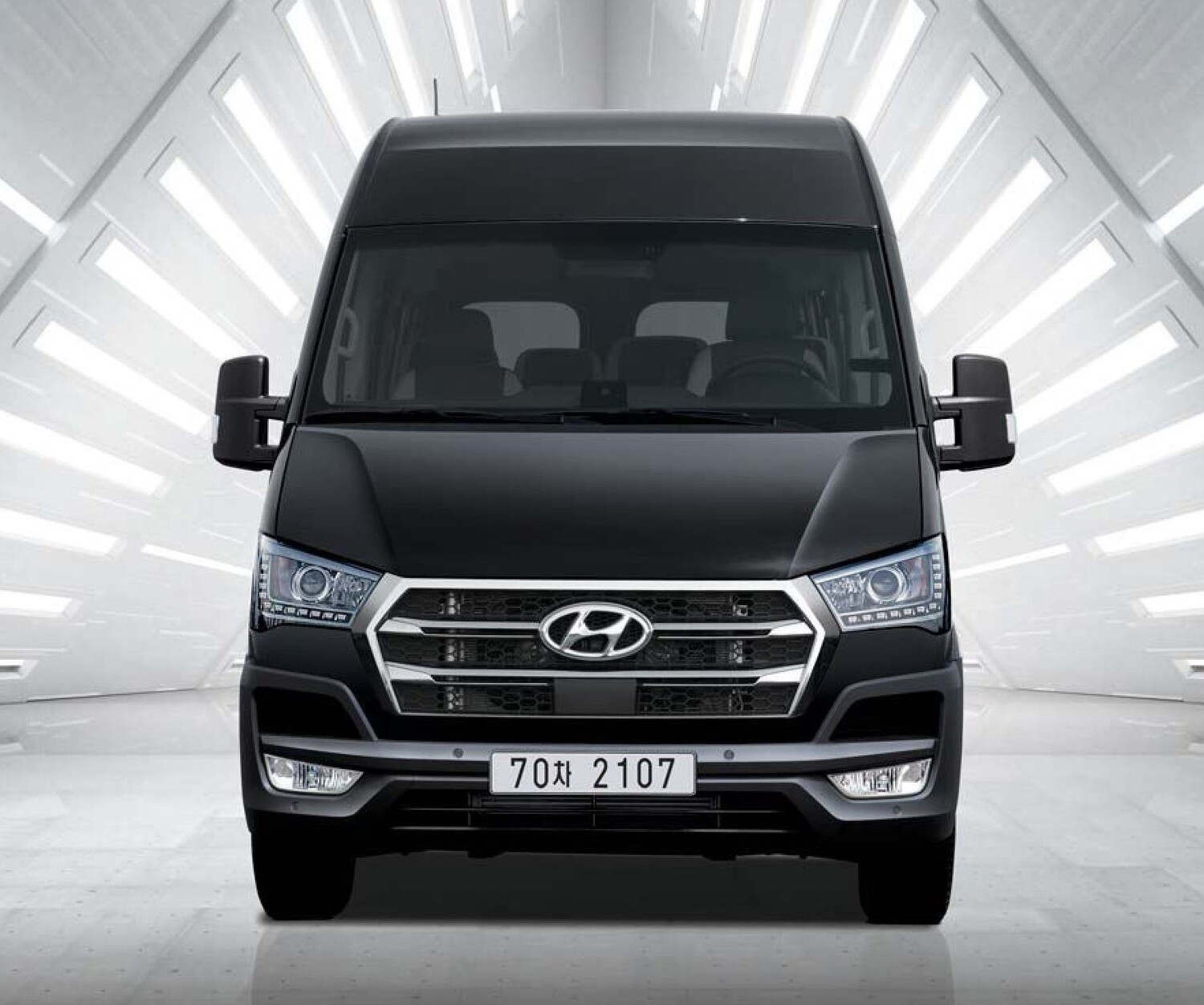 Solati 15 Passenger Van