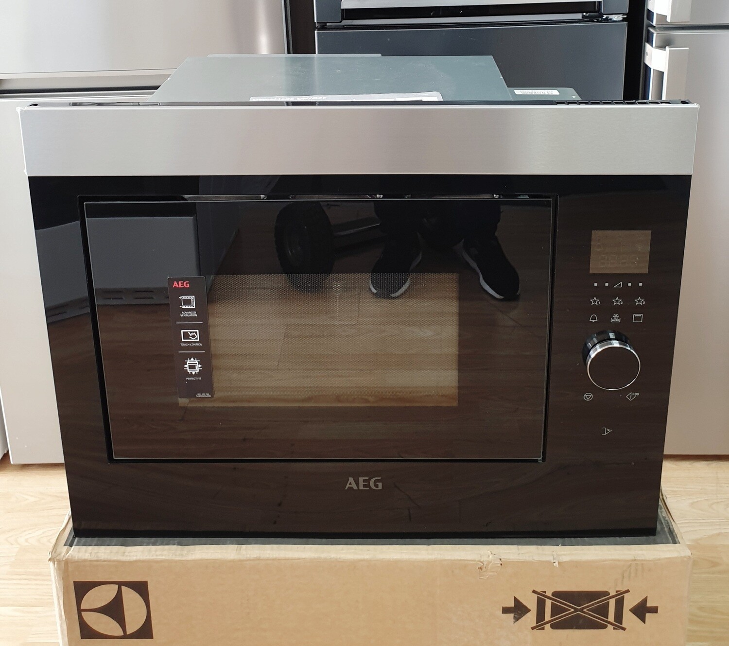 AEG MBE2658DEM Built In 26 L Microwave With Grill - Black