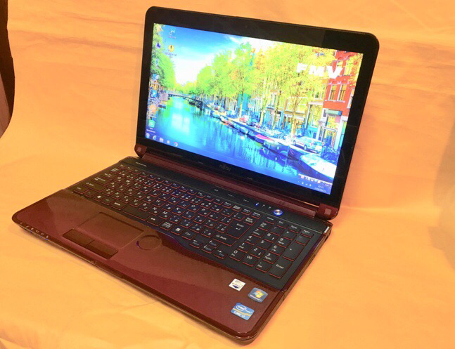 Fujitsu AH77/G Core i7