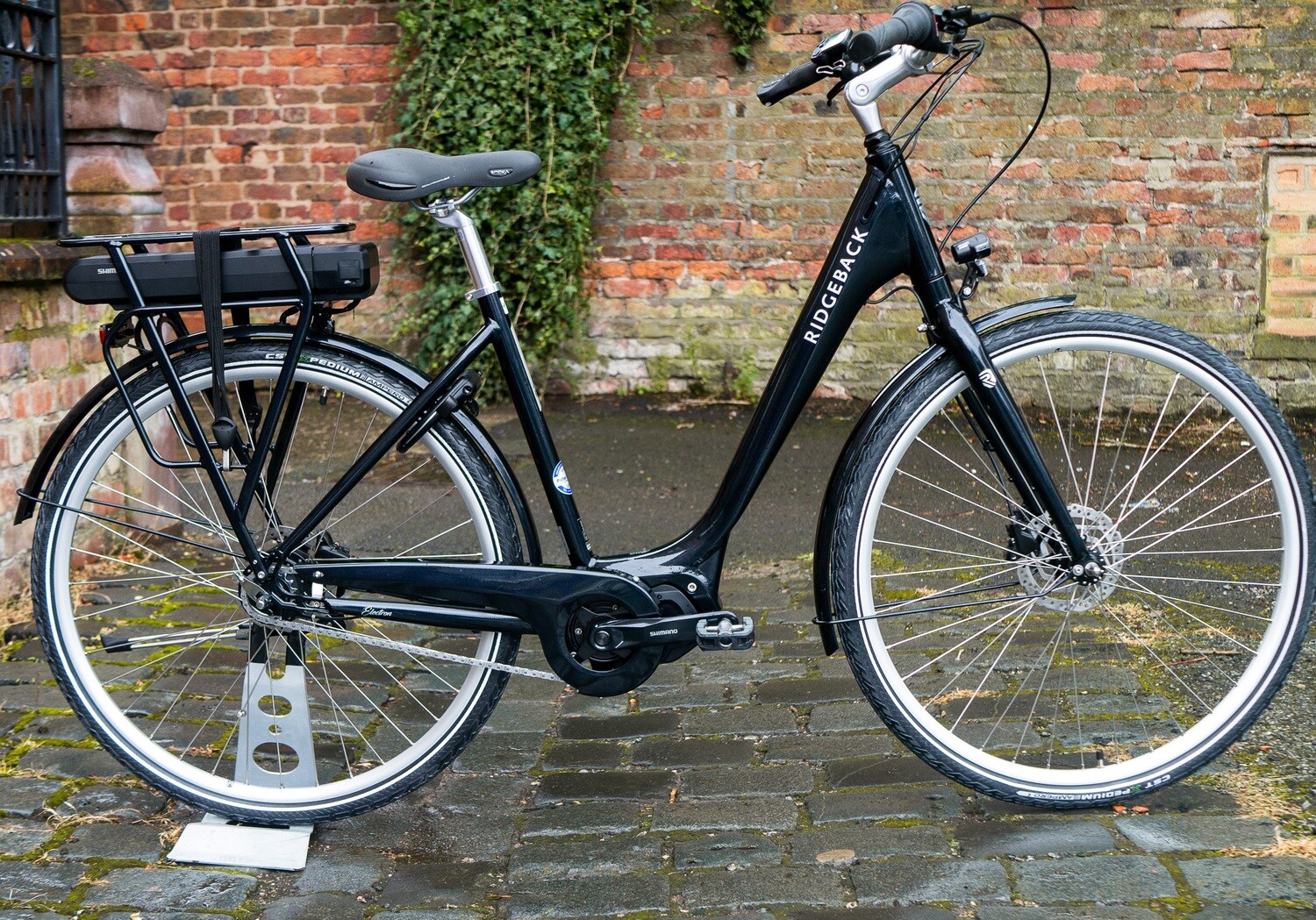 Ridgeback Electron + Black Electric Bike