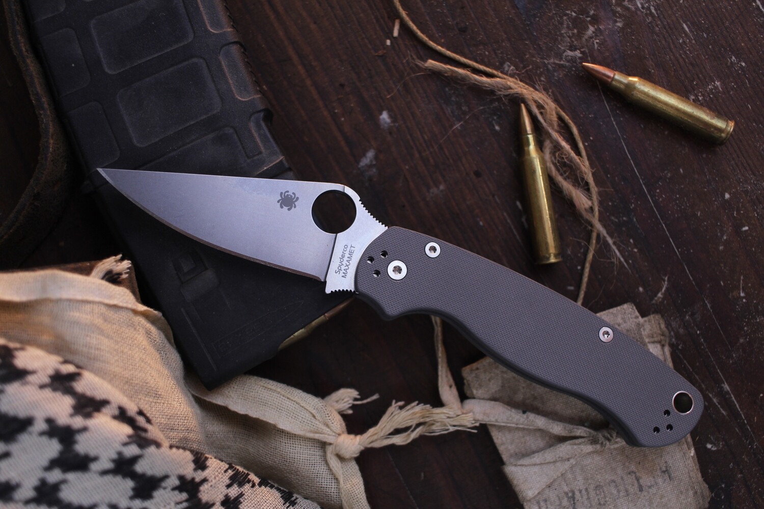 Spyderco Paramilitary 2 3.4" Compression Lock Folder / Dark Gray G-10 ...