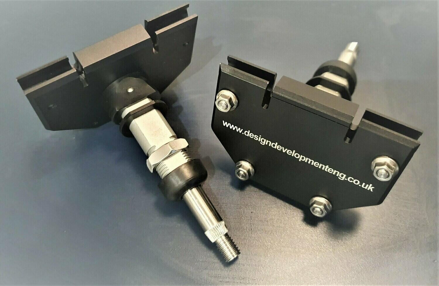 Land Rover Defender Wiper Wheel Box >02 ONWARDS.