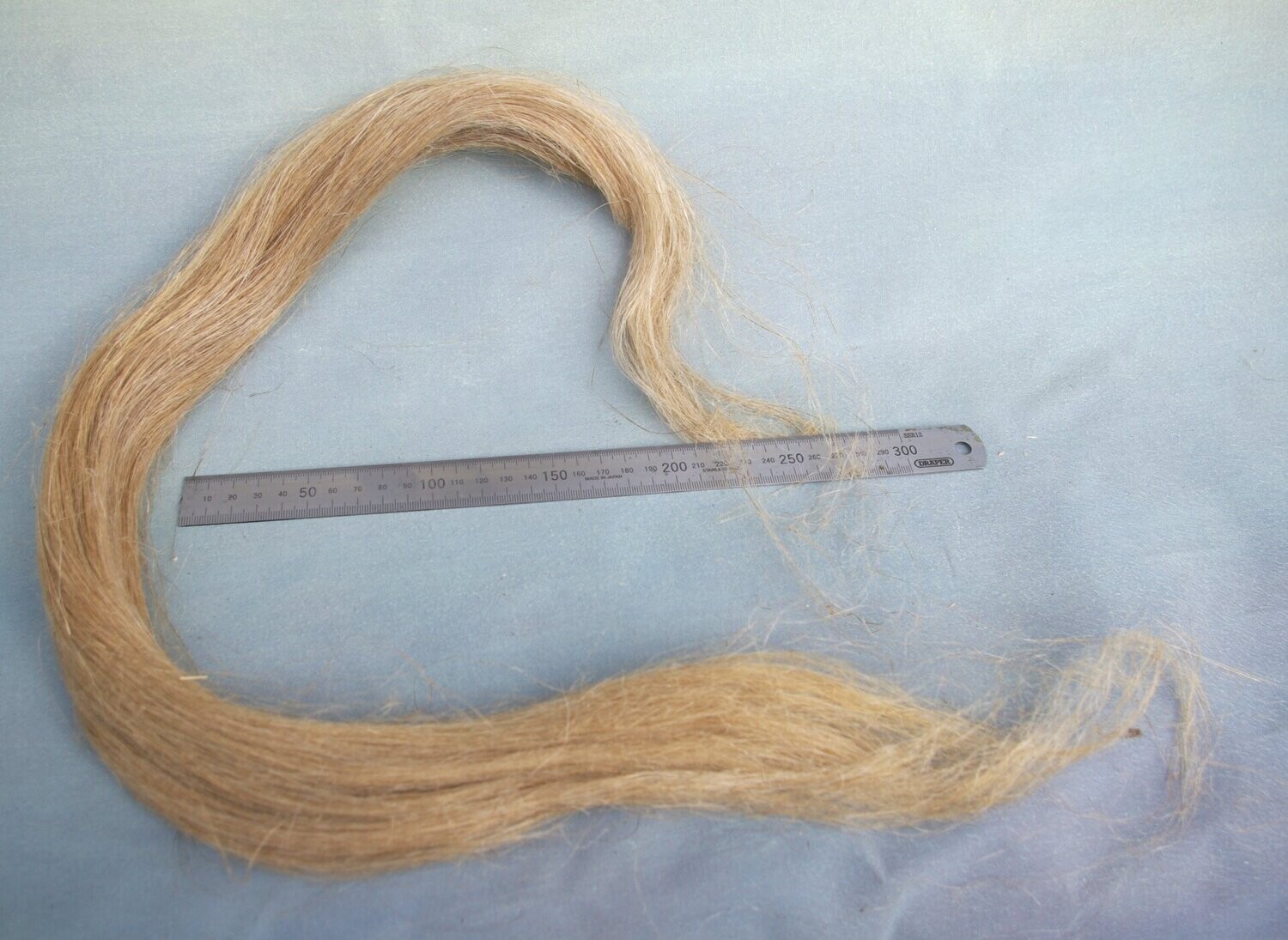 English hackled flax fibre 100 gms