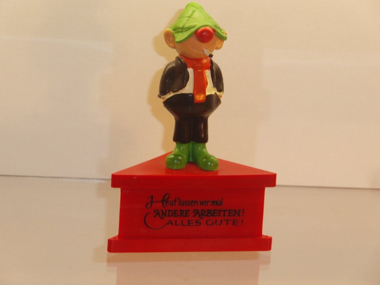 Schleich Figur auf Dreieckssockel: Willi Wacker