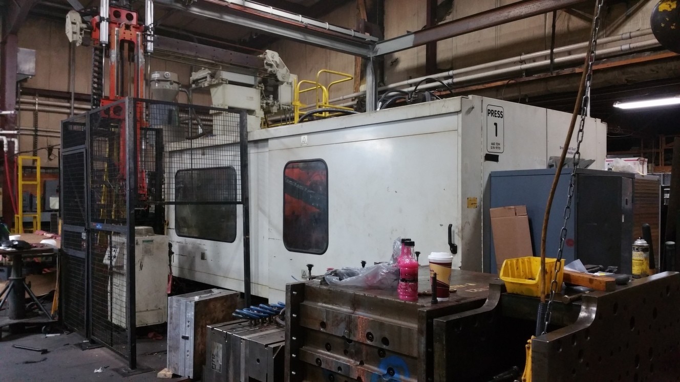 600 Ton Husky 2-Shot Injection Molding Machine For Sale - Store ...