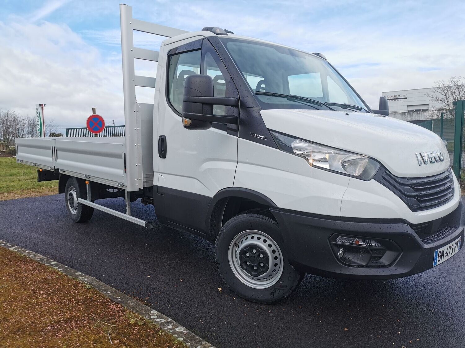 Camion plateau IVECO daily "neuf"