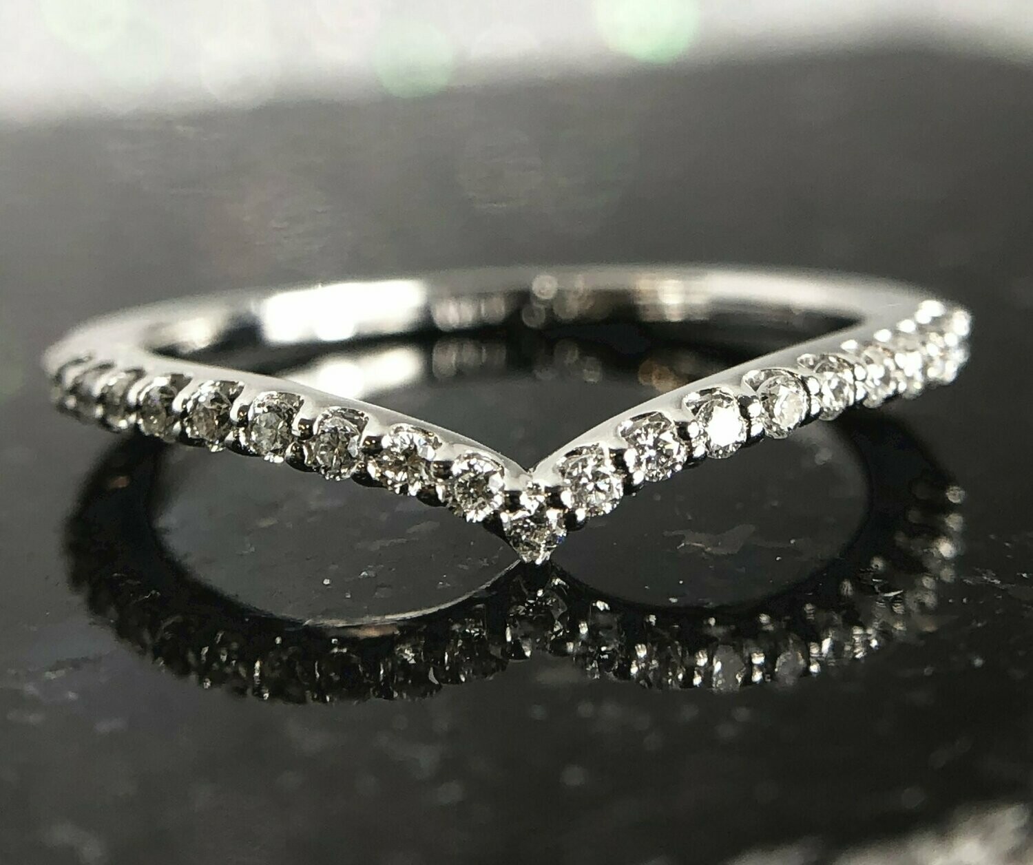 Grandeur R3698 14k White Gold Diamond Chevron Band