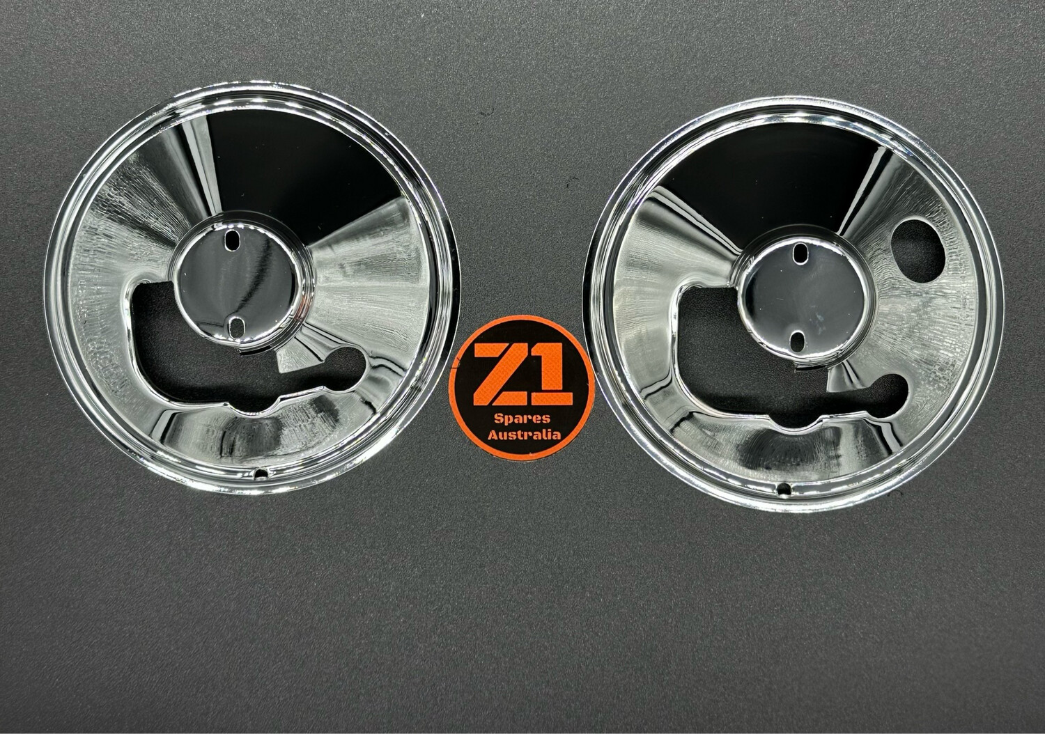 CB 750 K0 - K2 Speedo & Tacho Bottom Covers Chrome