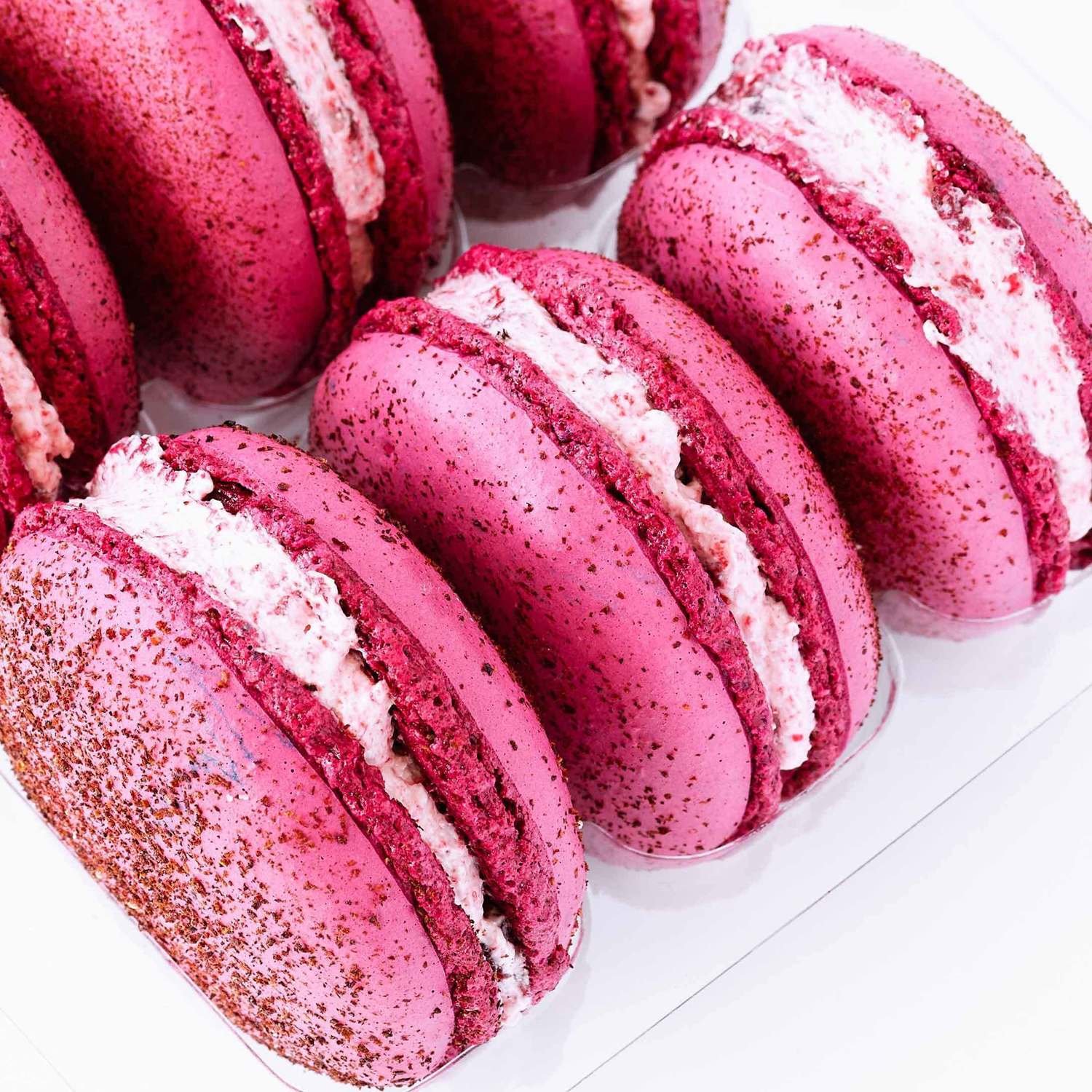 20 Raspberry Macaroons