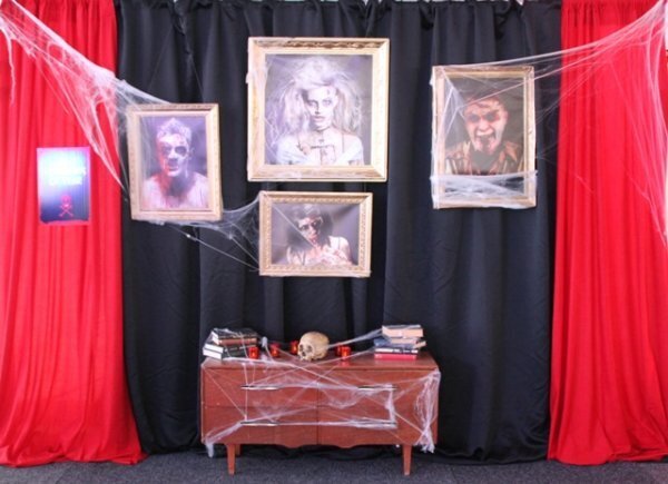 Portraits; horror (assorted)