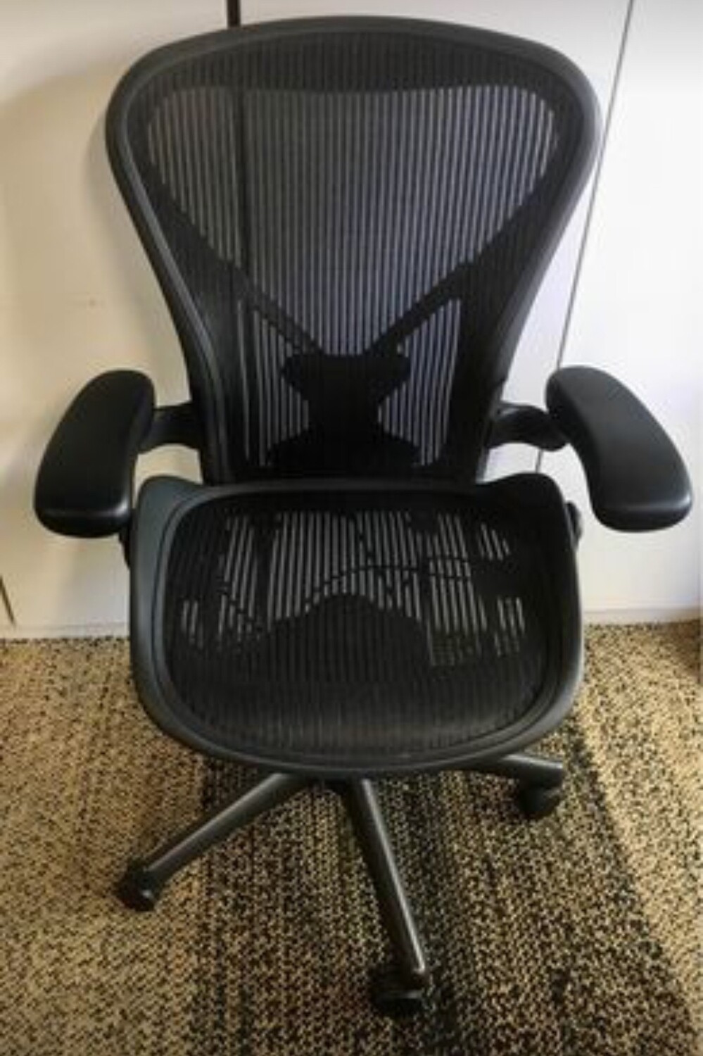 Herman Miller Aeron Classic Chair - Size C With Fixed Arms