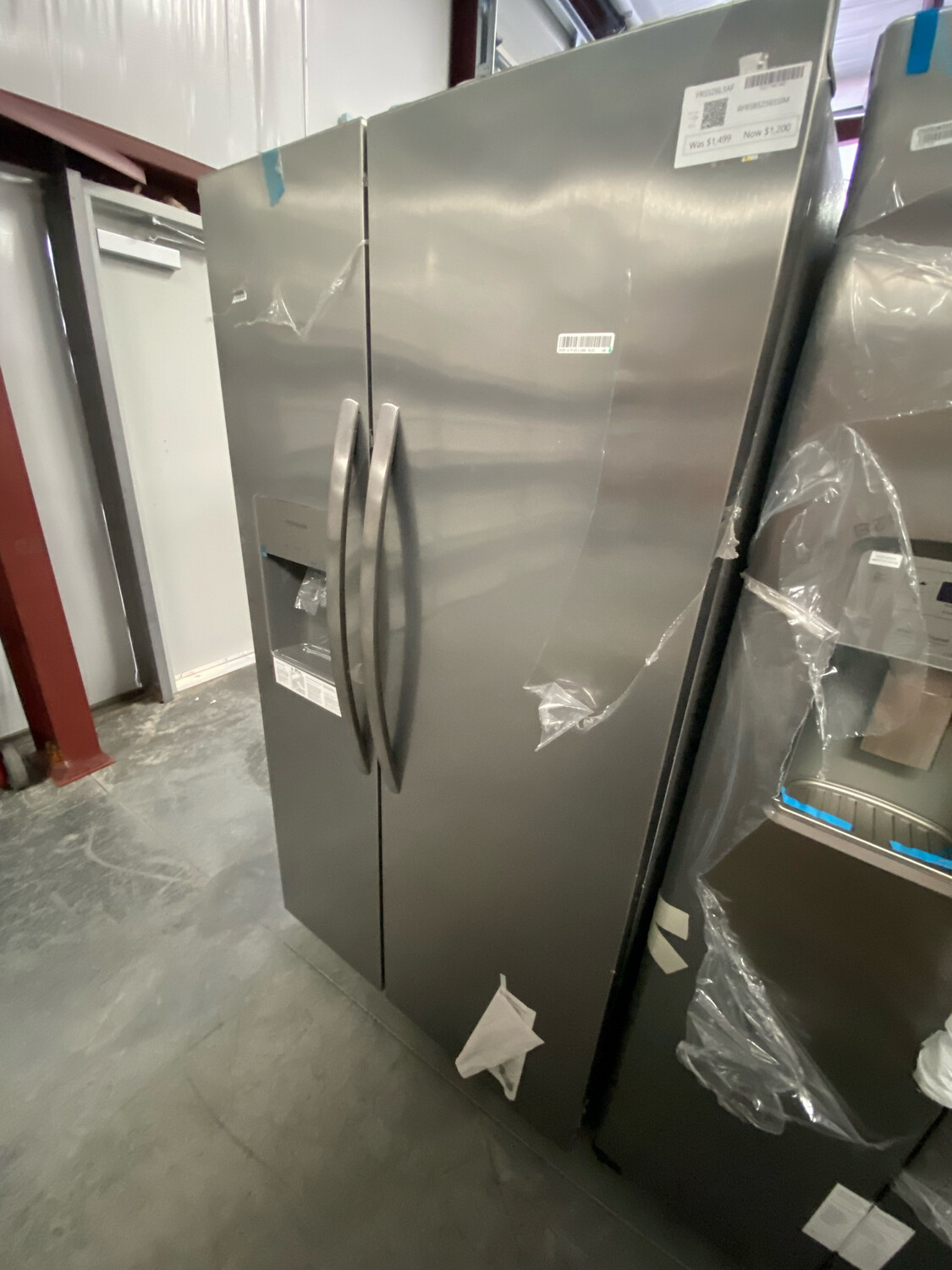 Frigidaire 25.6 cu ft Side by Side Refrigerator Easy Care Stainless ...