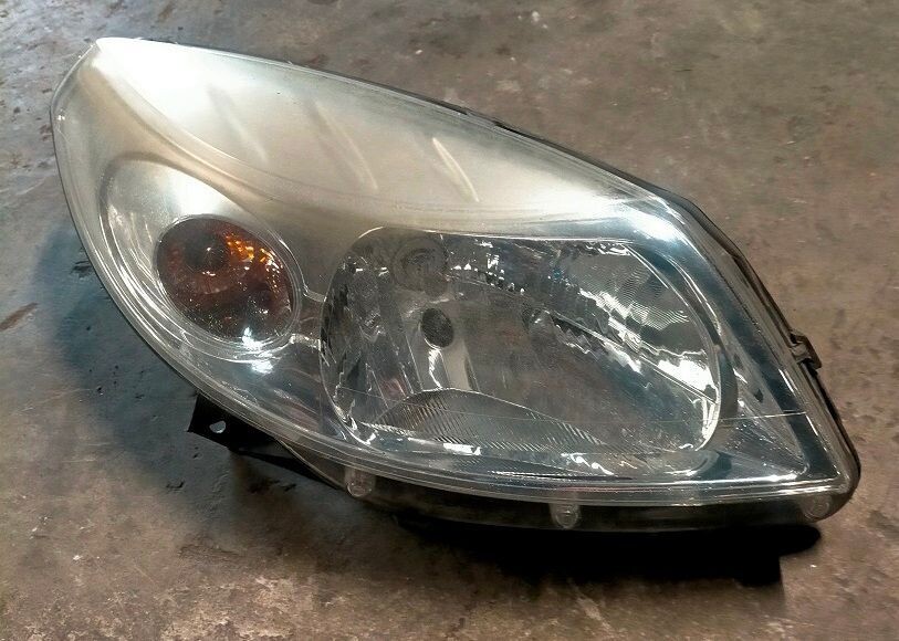 Fanale anteriore destro 8200733877 DACIA SANDERO 1.4 B/GPL 2008-2012