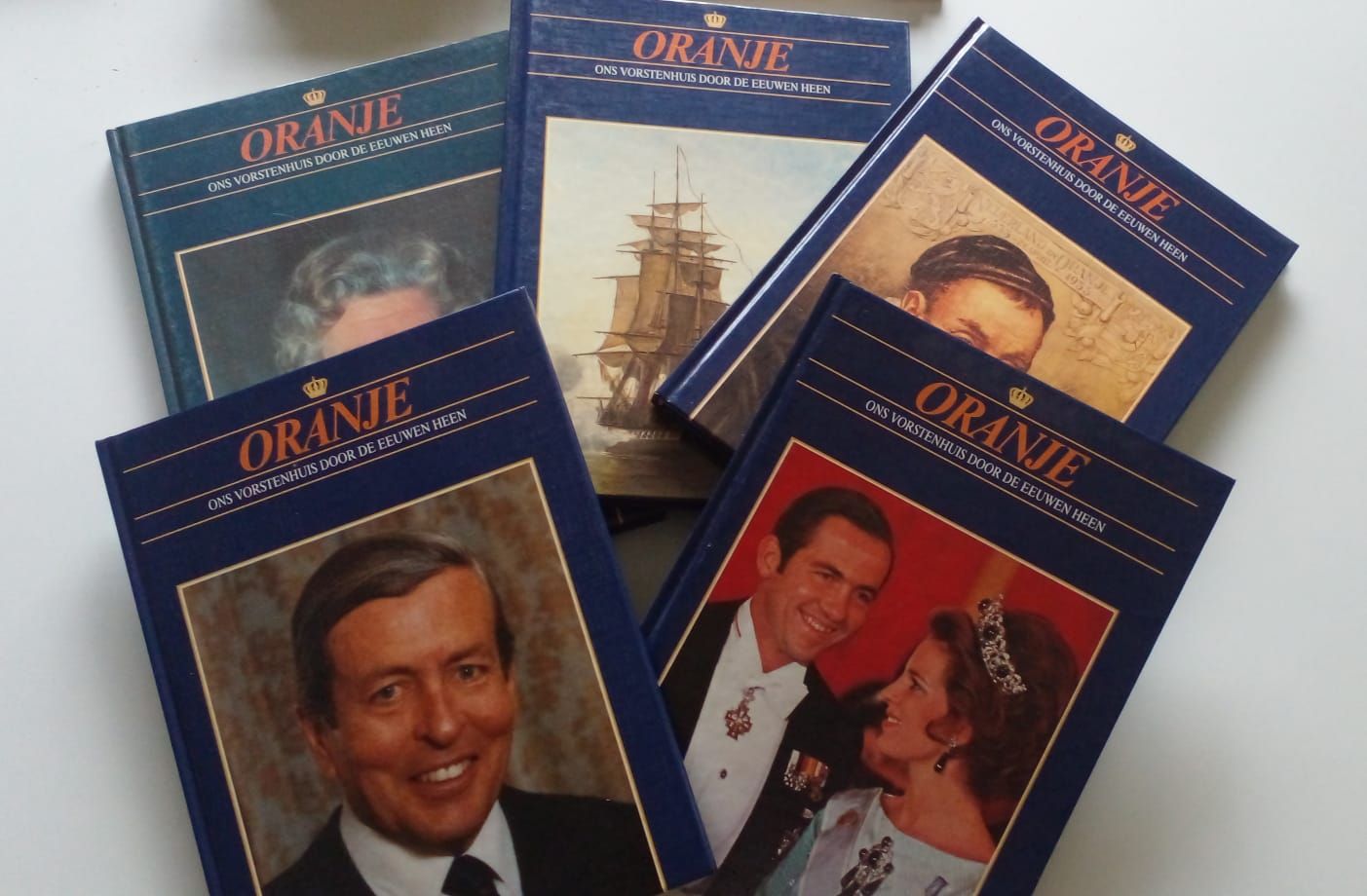 ORANJE ons vorstenhuis door de eeuwen heen set 21 delen [D24]