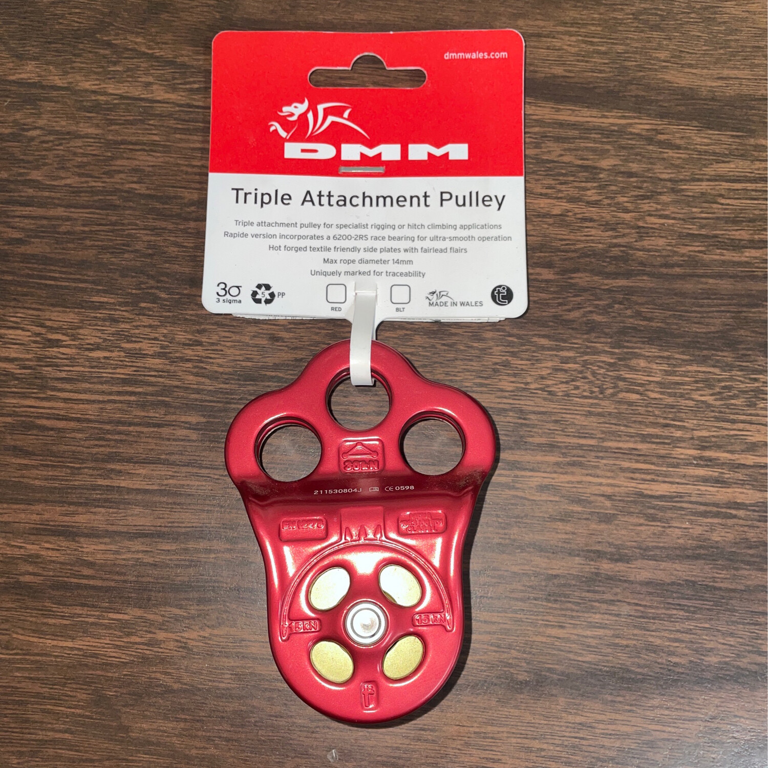DMM Triple Attachment Pulley Red