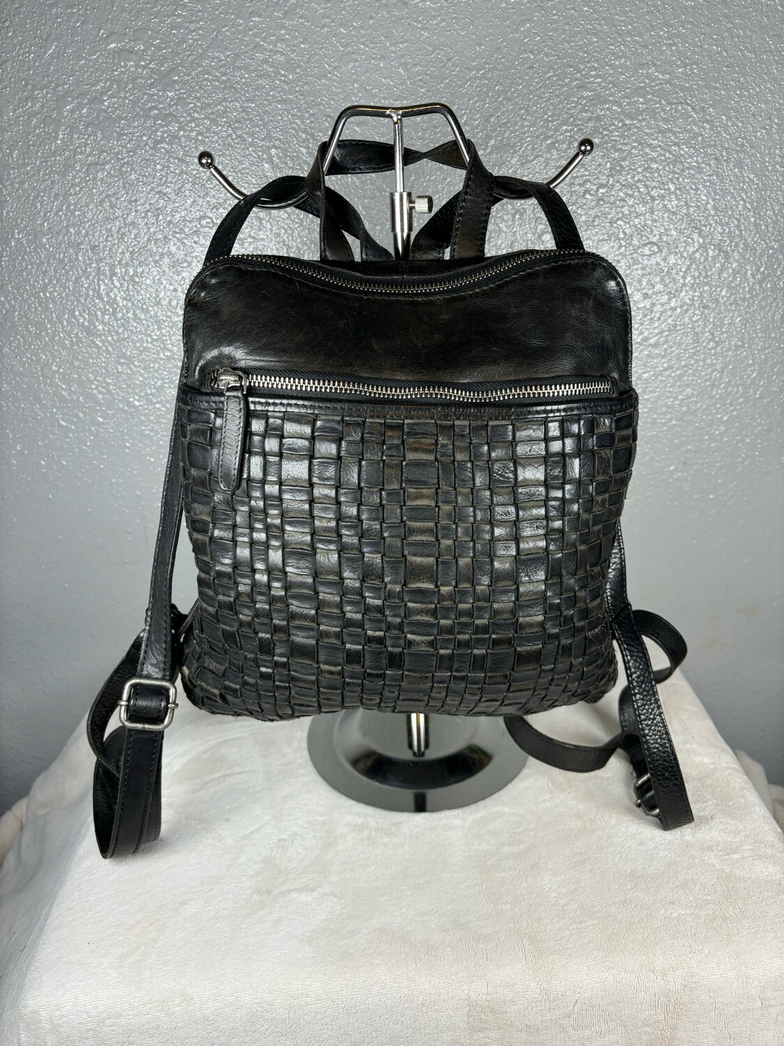 Valencia Holland Black Woven Leather Backpack/Purse