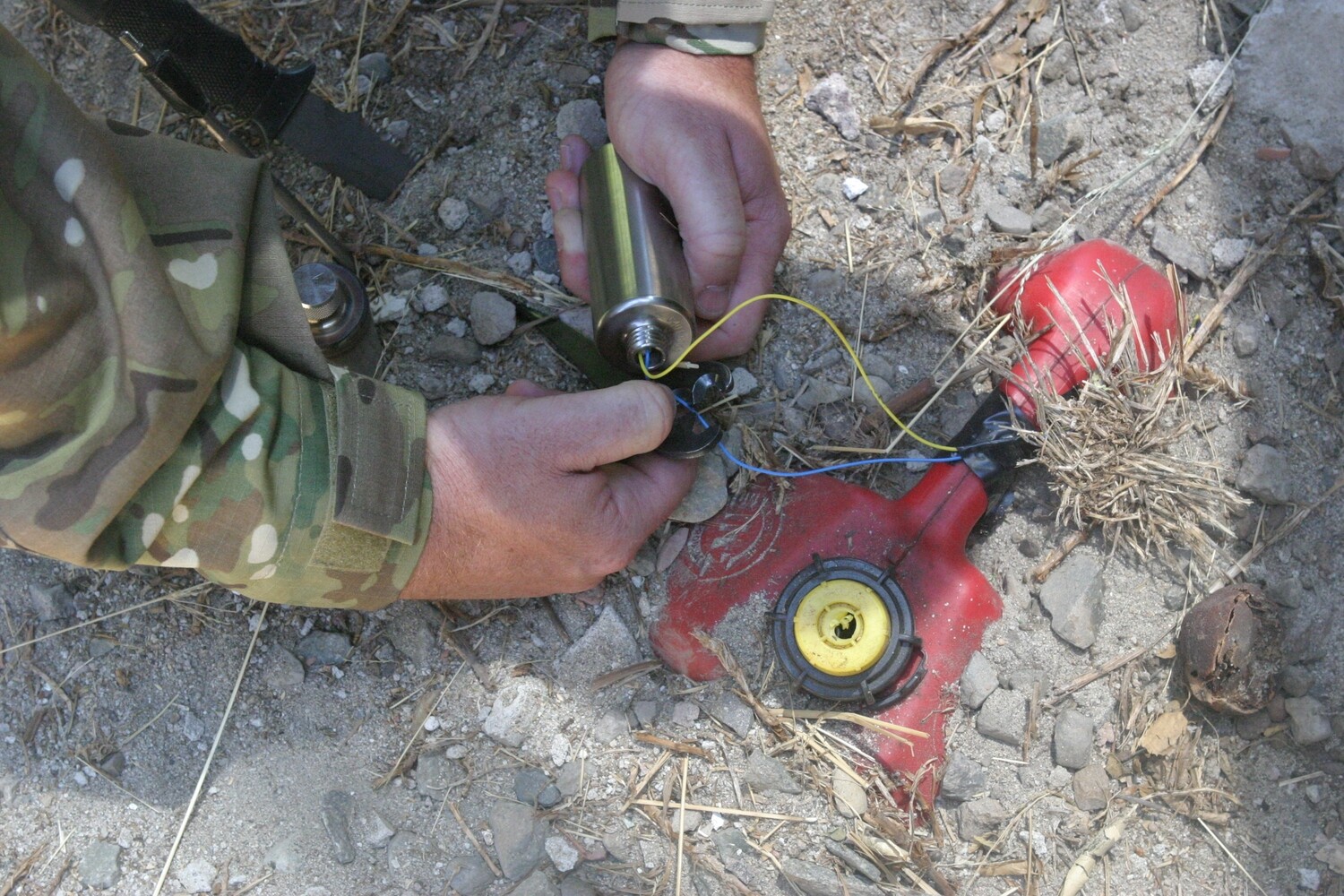 Compact Containment Device