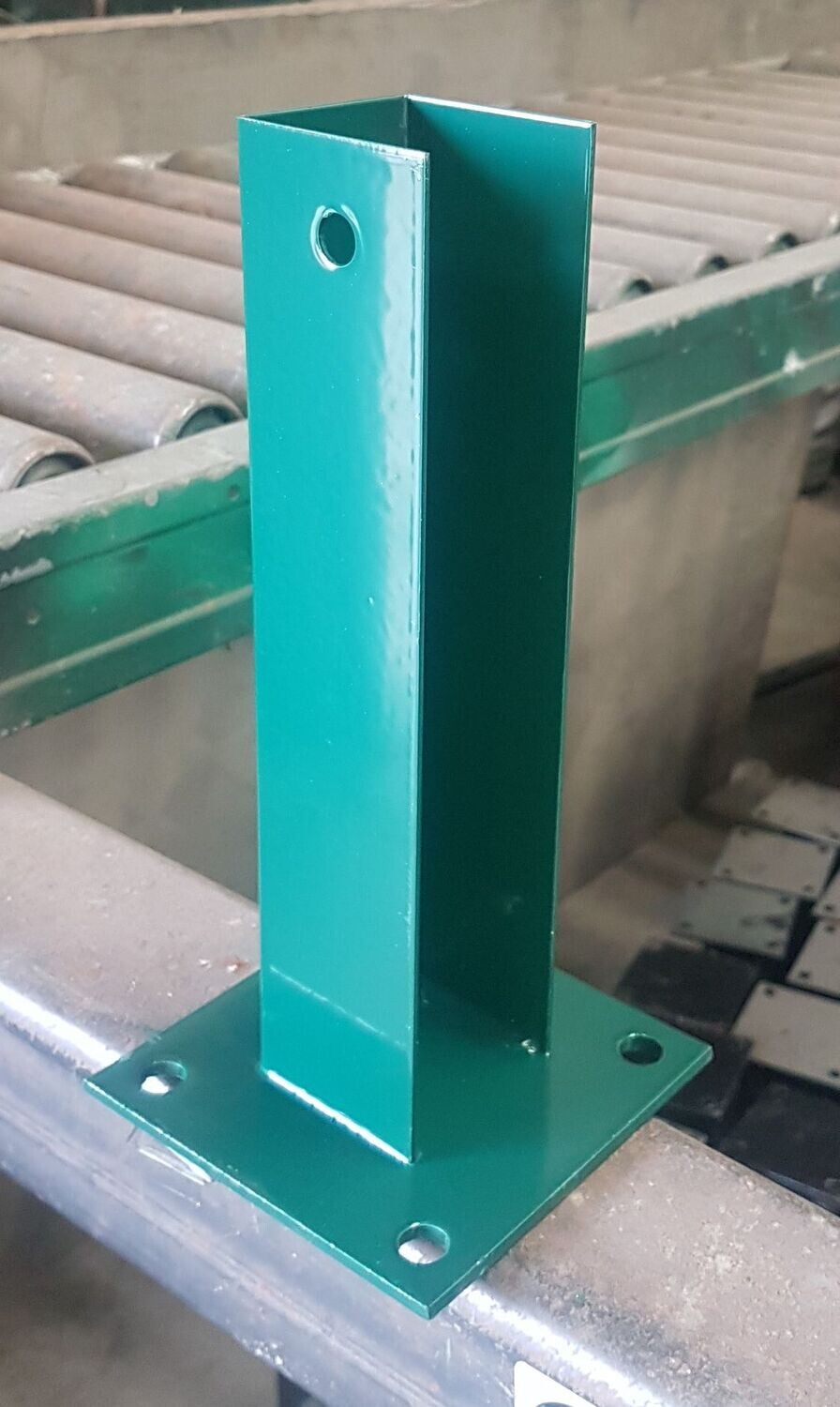 Spiggot base plate for V-mesh