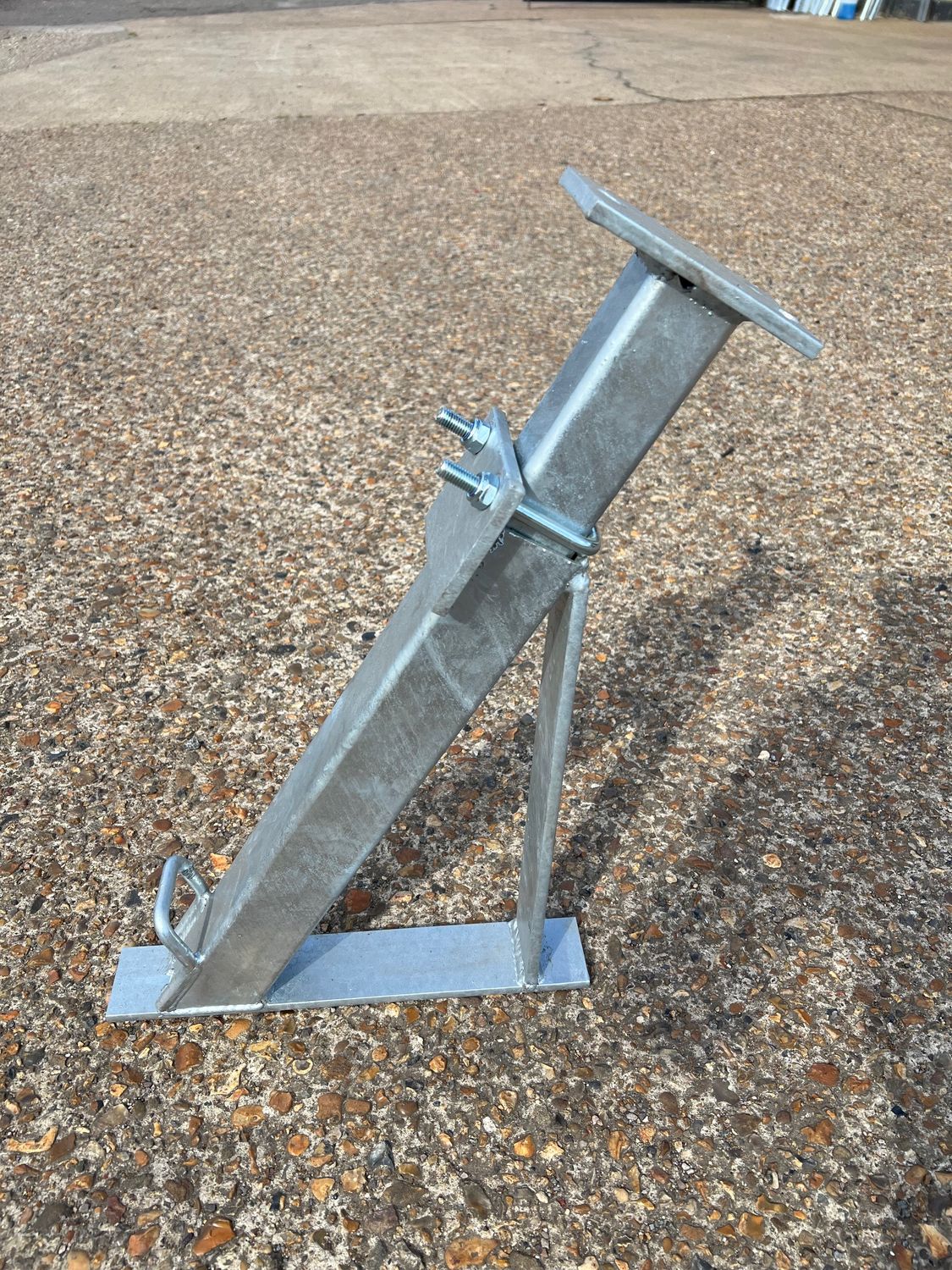 Small adjustable winch post