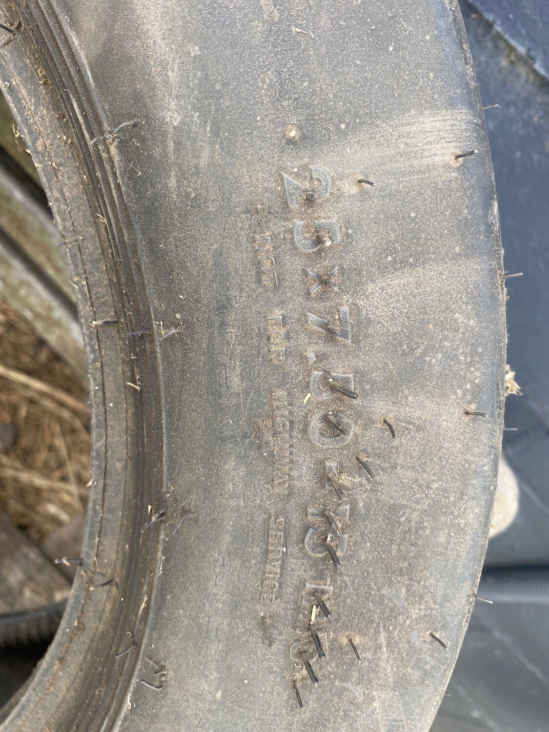 Implement tire 25x7.5-15