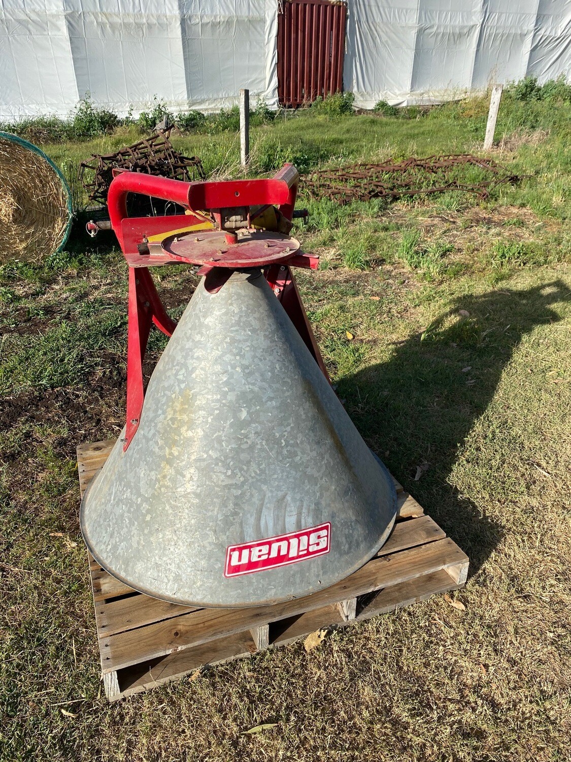 Silvan fertiliser spreader 3pl