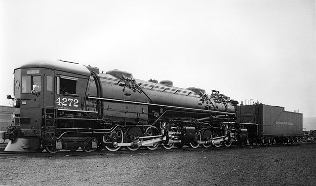 AHM 5111B SP AC11 4-8-8-4 Cab Forward Mallet Locomotive #4272 HO Scale