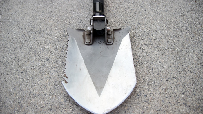 'Shovel' Multi-Tool: Chops Wood, Charges Phone & More | GearJunkie