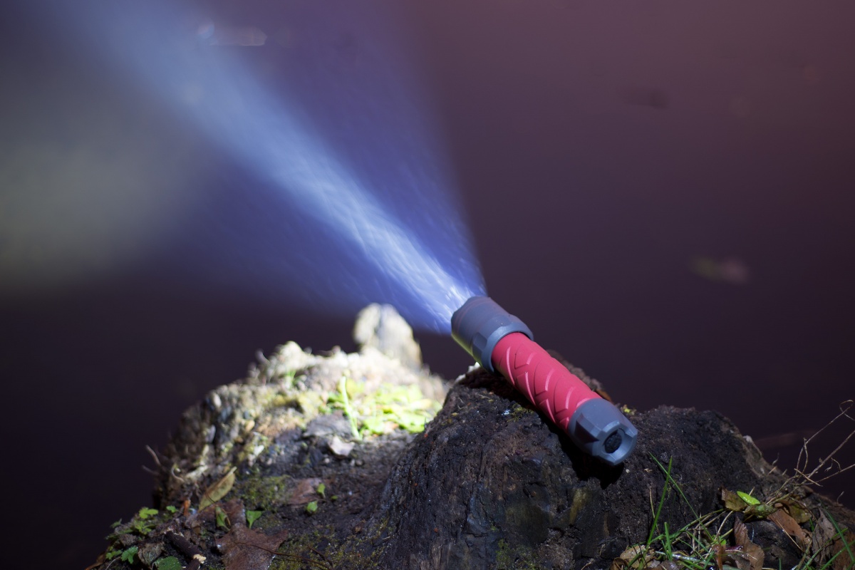 Battle Of The Beams: Headlamps vs. Flashlights | GearJunkie