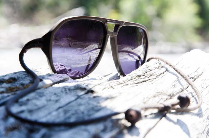 Sunglasses Without Arms Are Surprisingly Awesome