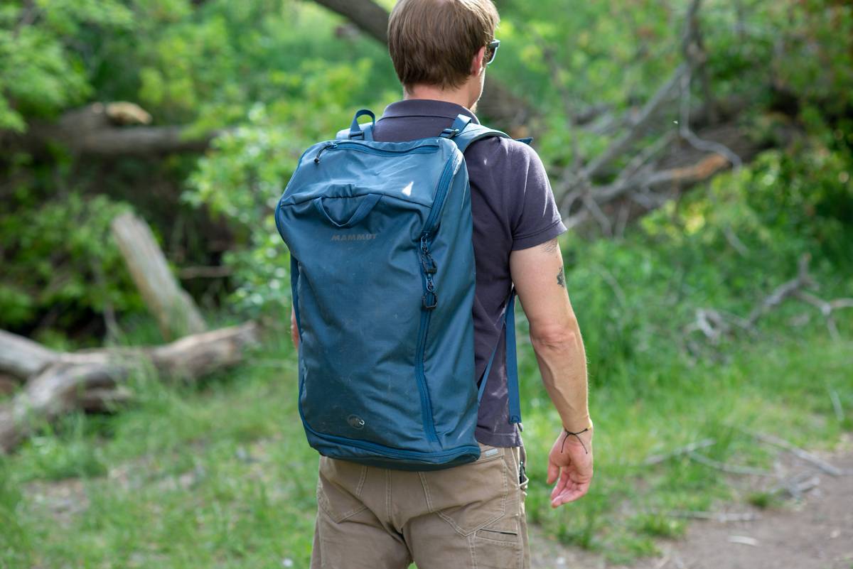 Inside-Out Climbing Pack: Mammut Neon Smart Review | GearJunkie