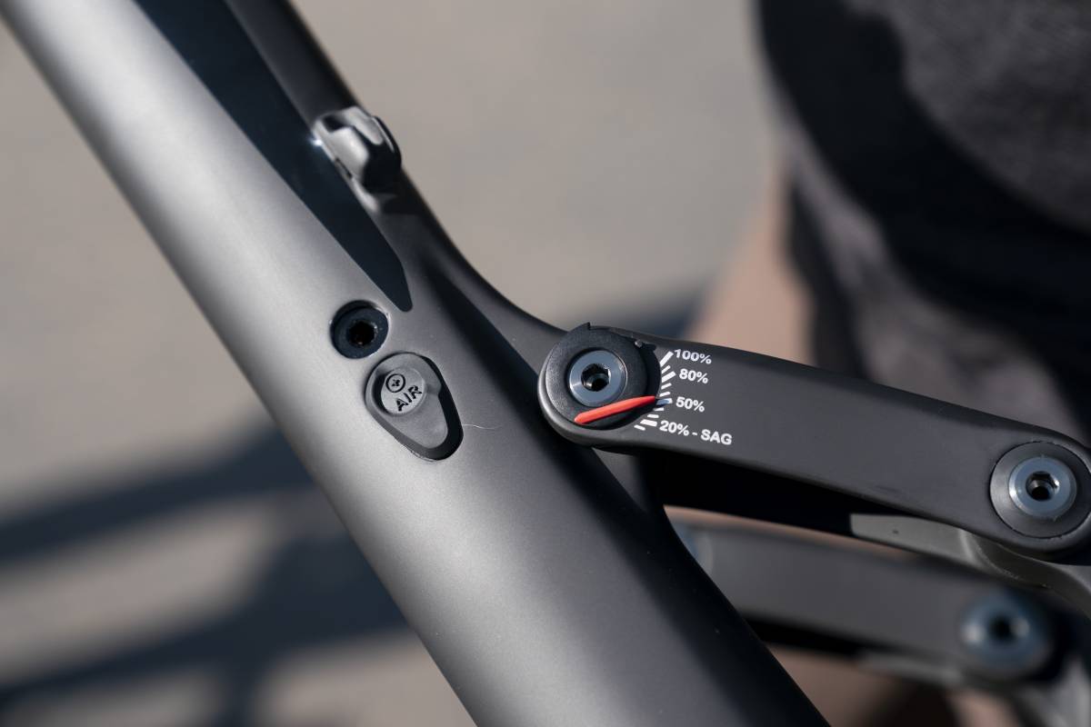 Is This Pivoting Bike Fork the Future of Front Suspensions? | GearJunkie