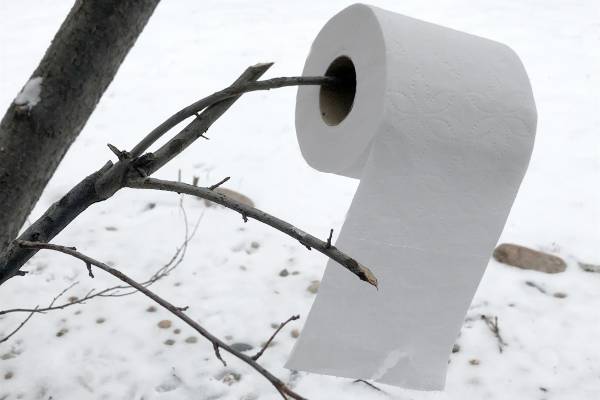 How to Poop in the Winter: 'Leave No Trace' Tips | GearJunkie