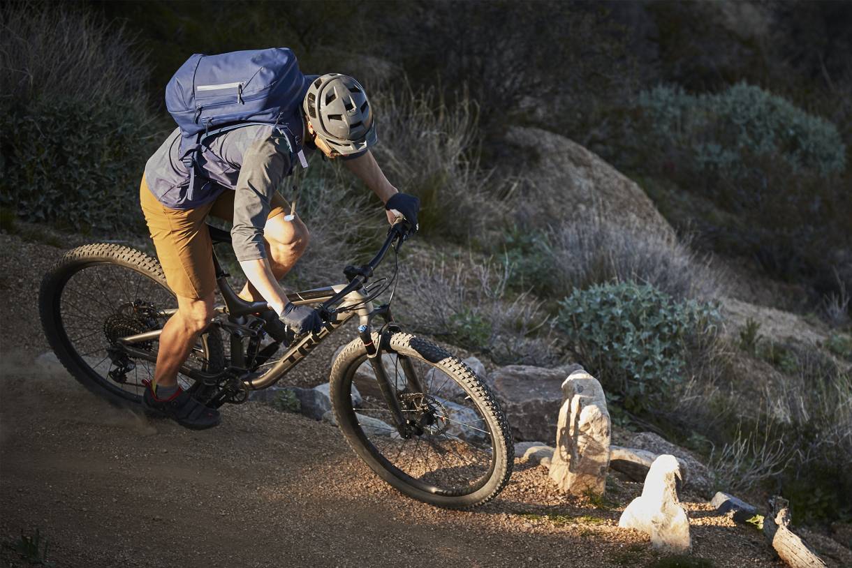 New Journey: Hydro Flask Launches Its 1st Hydration Backpack for Bikers ...