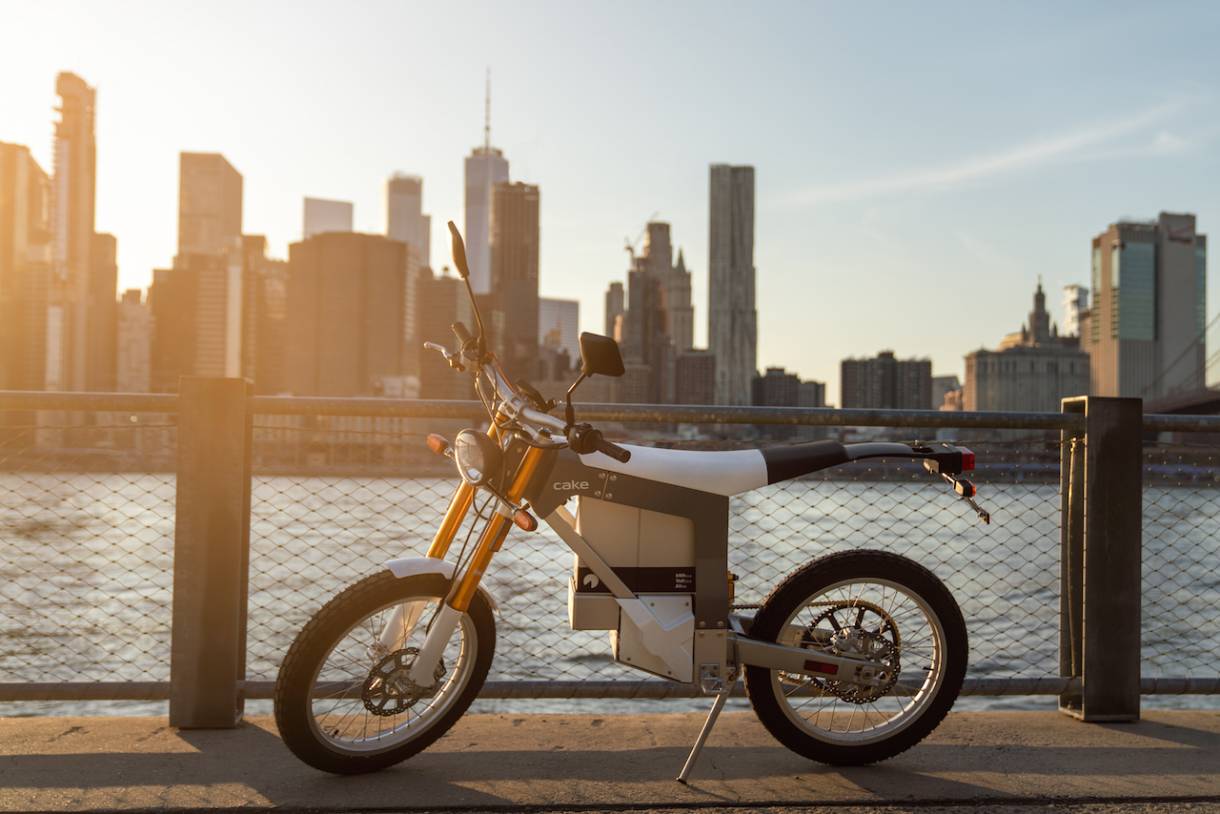 CAKE 'Kalk&': E-Moto Brand Launches 1st Street-Legal Model | GearJunkie