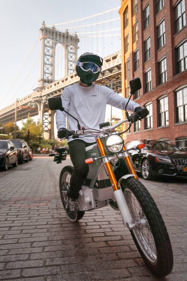 CAKE 'Kalk&': E-Moto Brand Launches 1st Street-Legal Model | GearJunkie