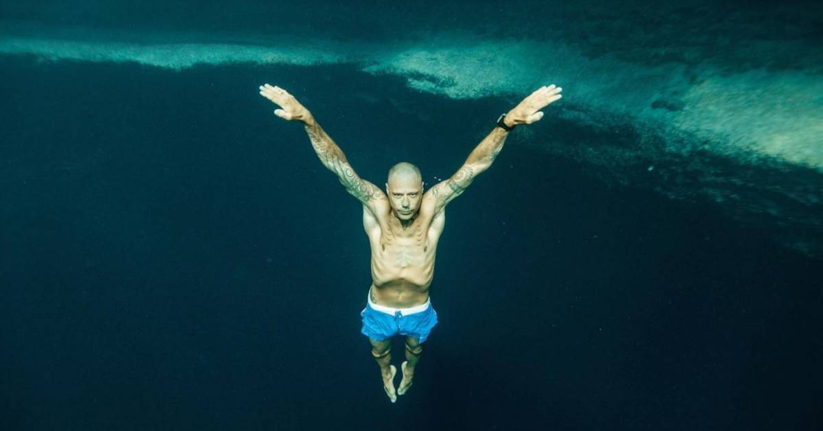 30 Meters Deep: Freediver 'Wingsuits' Underwater | GearJunkie