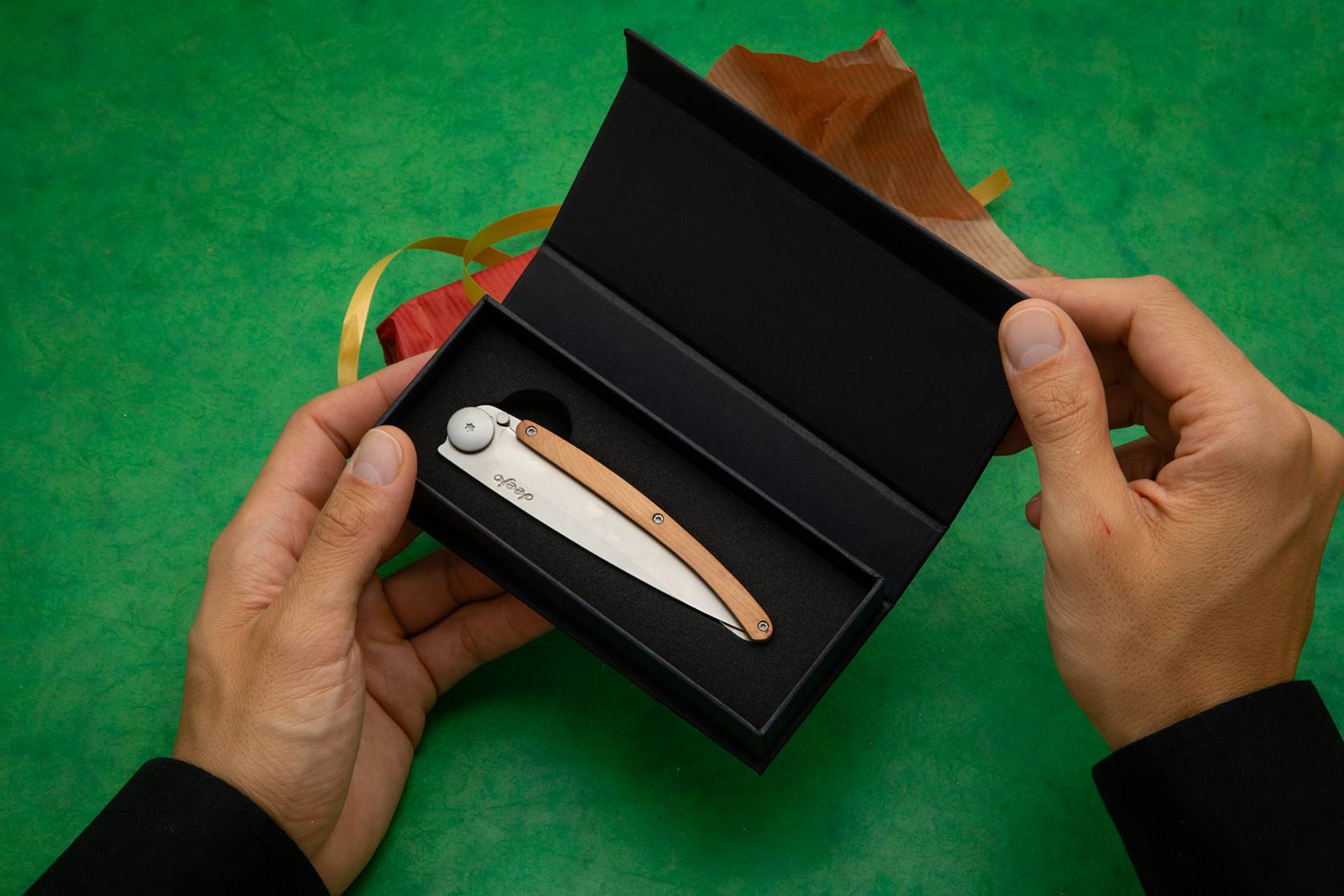 Deejo Customizable Blade Is the Perfect Last-Minute Gift | GearJunkie