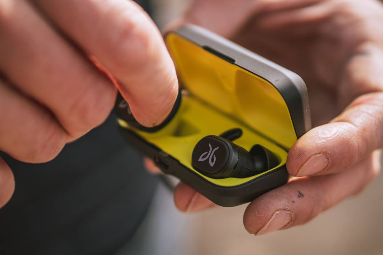 Jaybird Vista Wireless Earbud Review: Beautiful Sound, Lost and Found ...