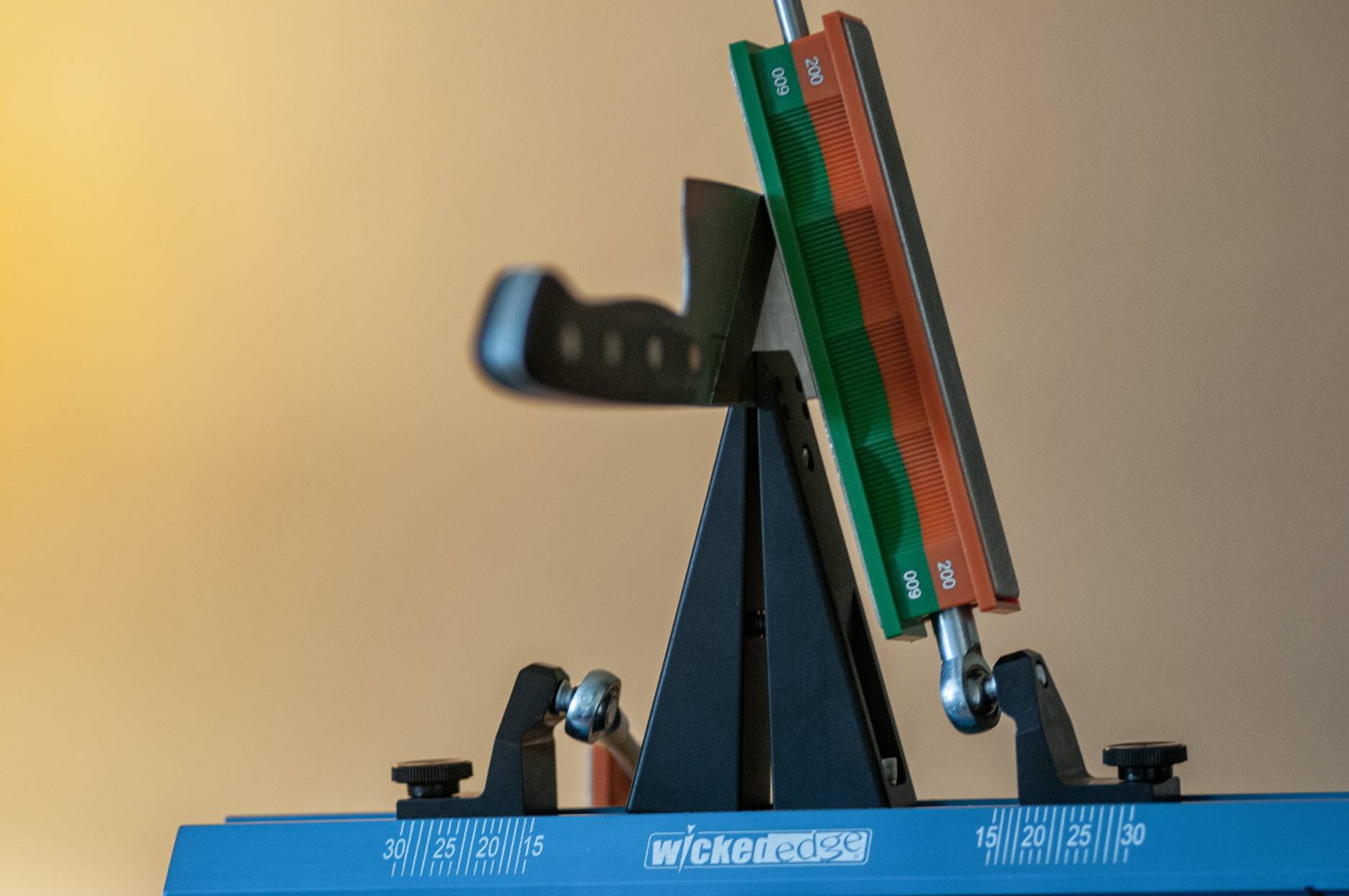 Wicked Edge Generation 4 Pro Sharpener Review: Stupid Sharp, Simple ...