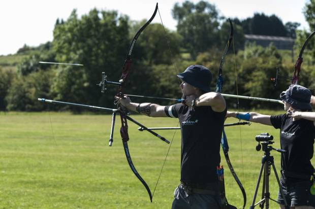 The 4 Types of Archery Bows: Recurve, Longbow, Compound, and Crossbow ...