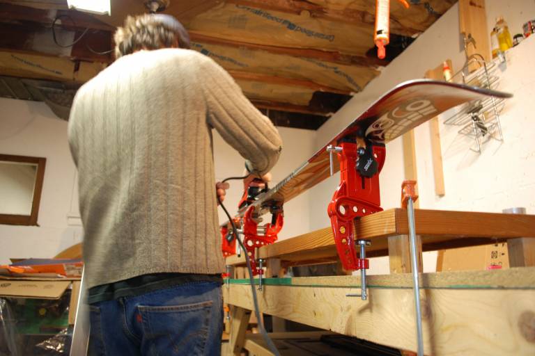 How to Wax Skis: Step-By-Step Guide and the Gear You’ll Need | GearJunkie