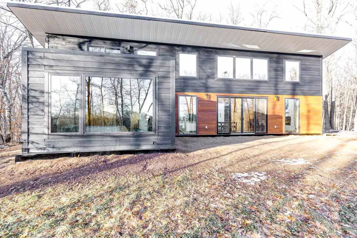 Inside the 'Wattage Cottage': An Eco-Cabin Adjacent to World-Class MTB ...