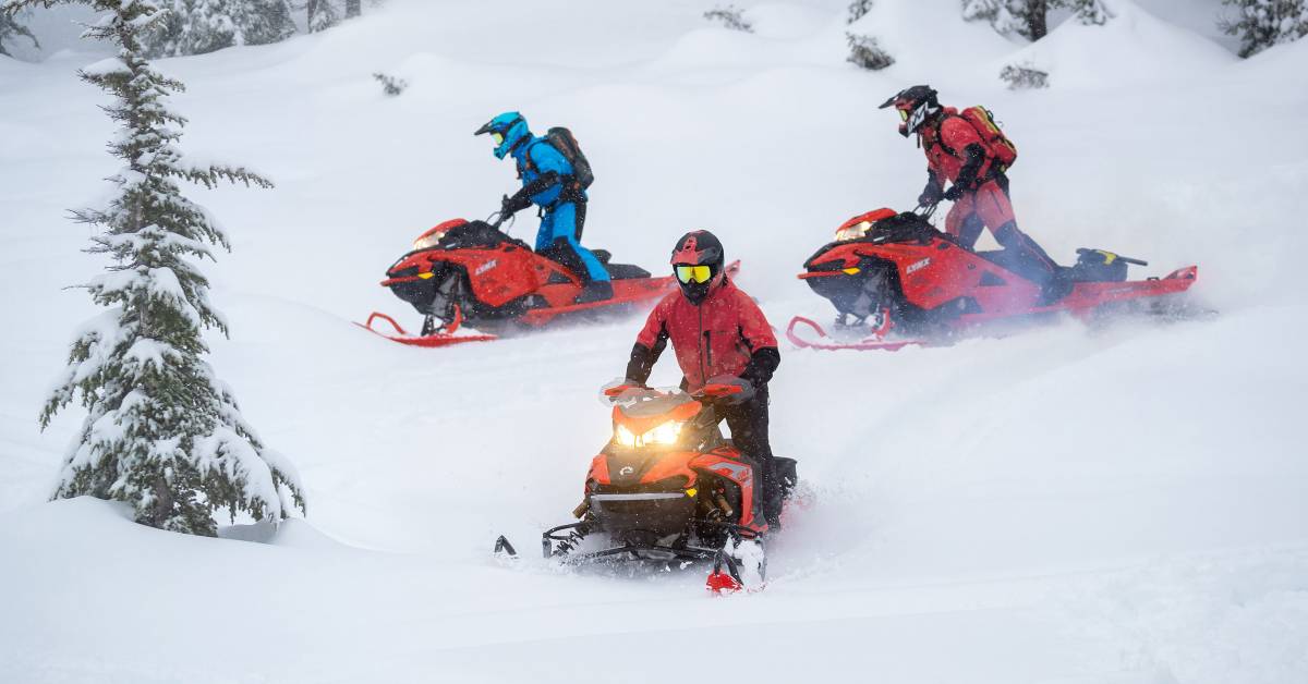 Lynx Snowmobiles Hit North America: Rave RE, Boondocker DS First Look ...