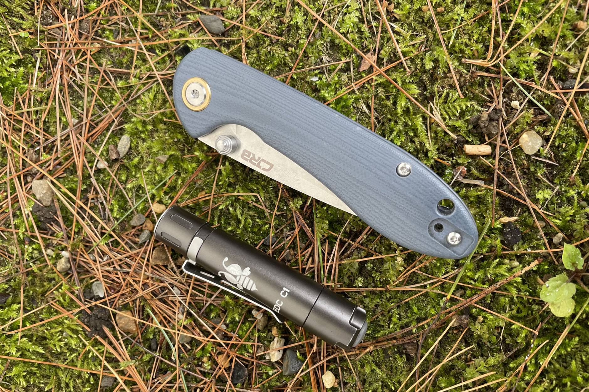 Everyday Carry Essentials: Best Knife, Flashlight Pairings for Any ...