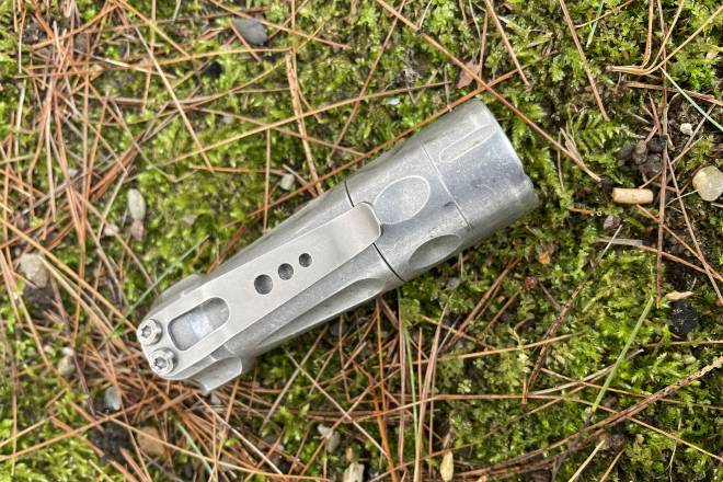 Everyday Carry Essentials: Best Knife, Flashlight Pairings for Any ...